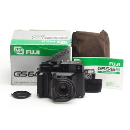 Fuji GS645 S Professional 6x4.5cm Wide 60 Rangefinder Camera | JO GEIER